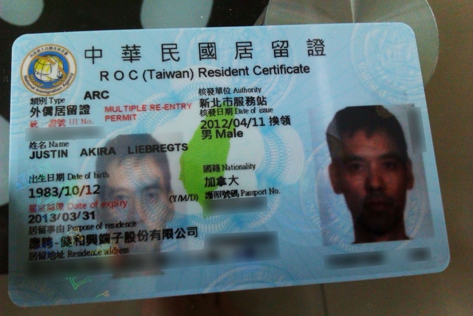 Eliza & Justin Abroad: There's a new alien in town