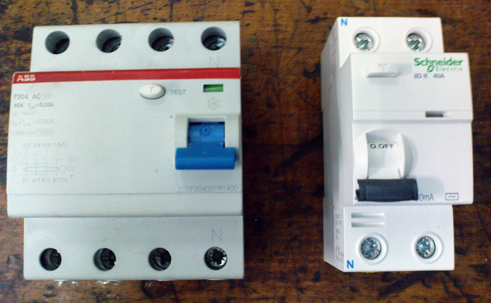 Δυο κοινά ρελέ κατά της ηλεκτροπληξίας