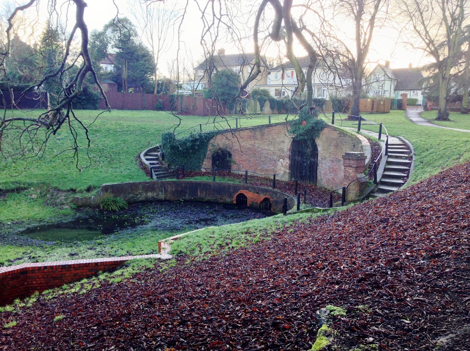 THE QUIDNUNC QUEEN : CARSHALTON PARK