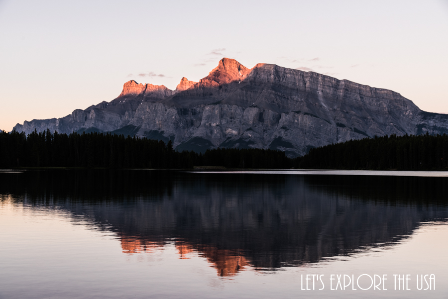 Two Jacks Lake (Sunrise) - トゥージャック湖 （日の出）