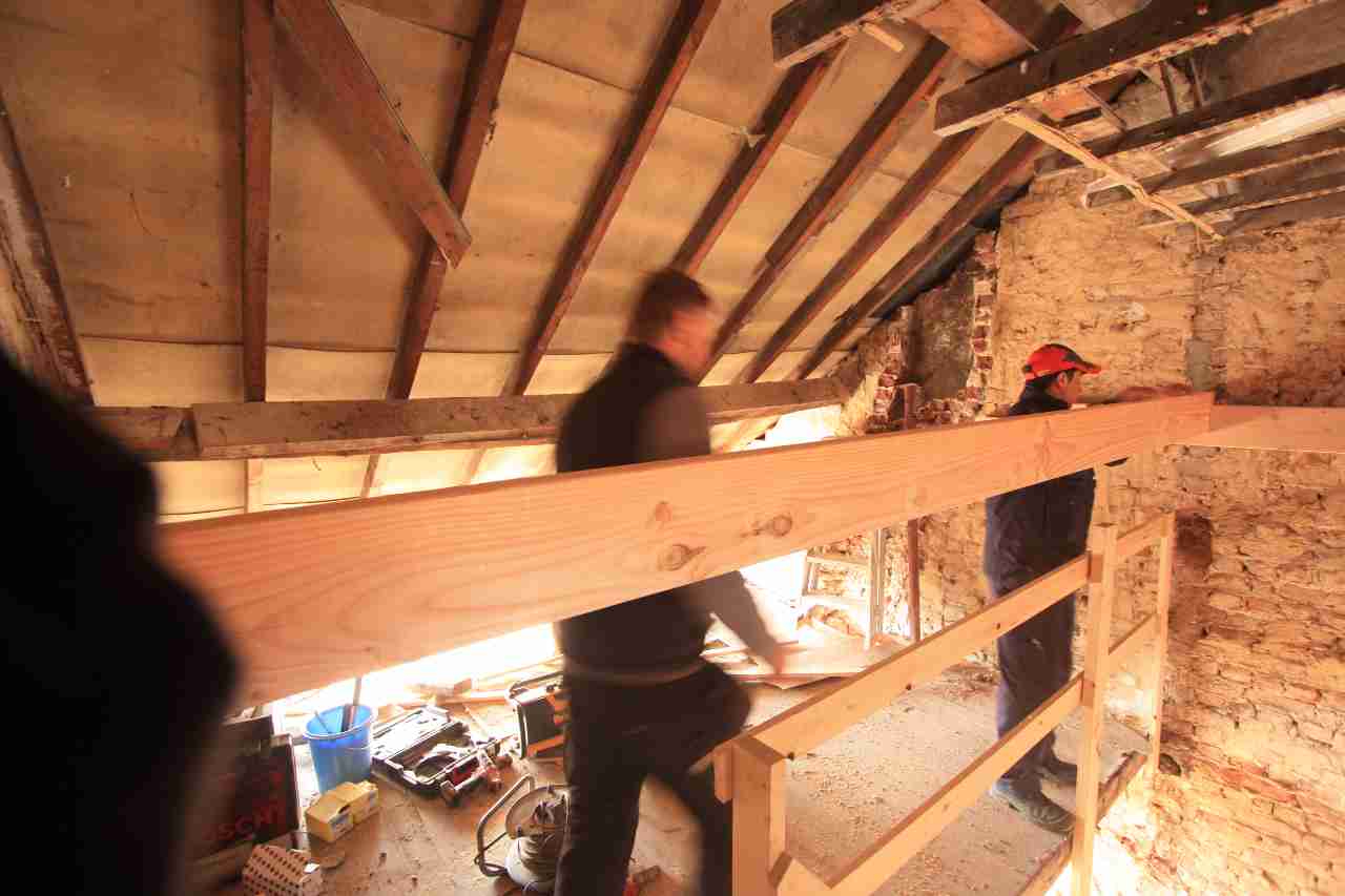 BENHUUR: Plaatsen houten roostering en loopvloer