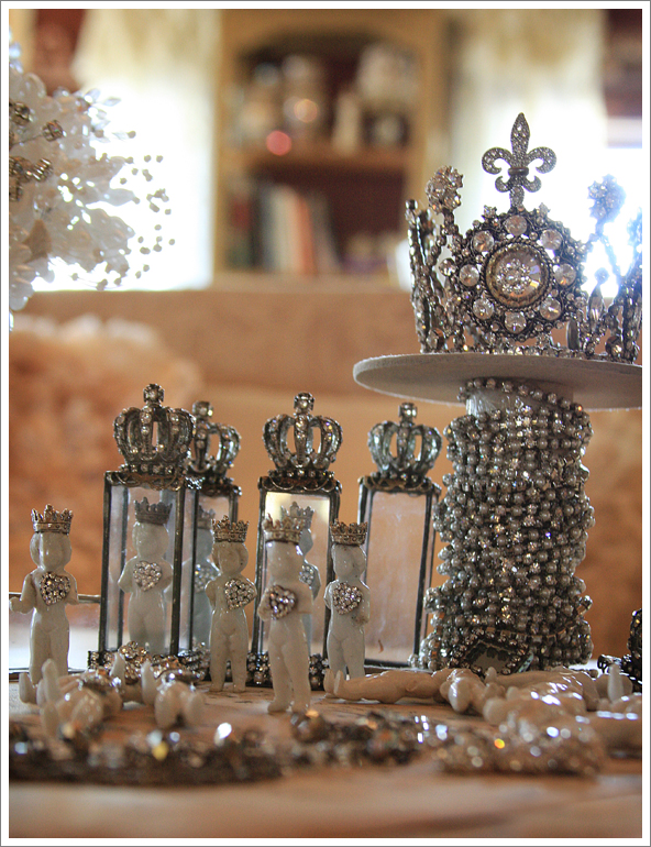 Suzy Homefaker: PRETTY CROWNS