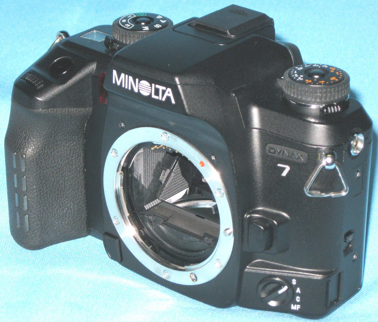 The Chens: The User's Review: Minolta Dynax 7 35 mm SLR Camera