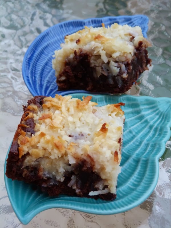 Traveler In The Kitchen: Macaroon Topped Brownies