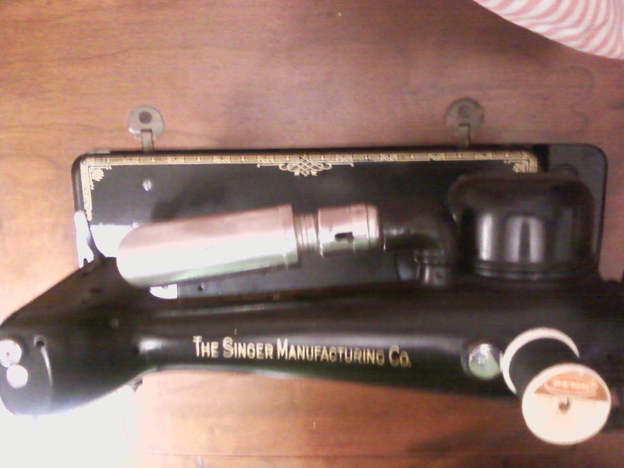 Singer 101 Sewing Machine with potted motor & oil wick system