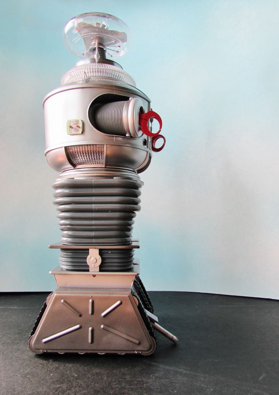 Moebius Models 1/6th Robot B9 from Lost in Space TV show - Ready for ...