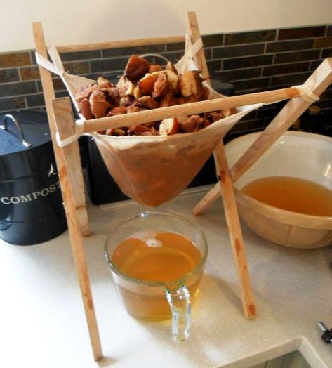 The Urbane Forager: Meddling with Medlars