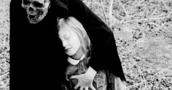 Fascination With Fear: A Wordless October - Day 11