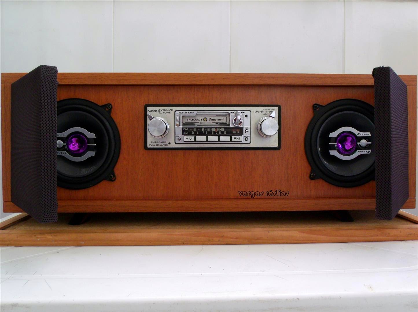 Vargas Rádios Antigos Restaurados para Carros e Valvulados: RACK EM ...