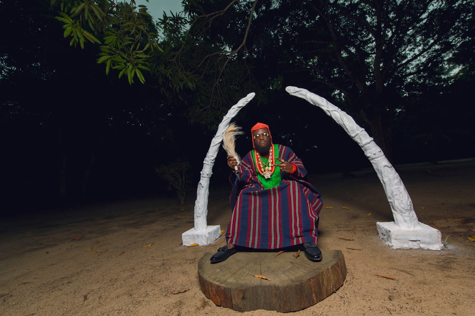 Freddy Poundz recreates iconic photo of Oba Olateru Olagbegi II