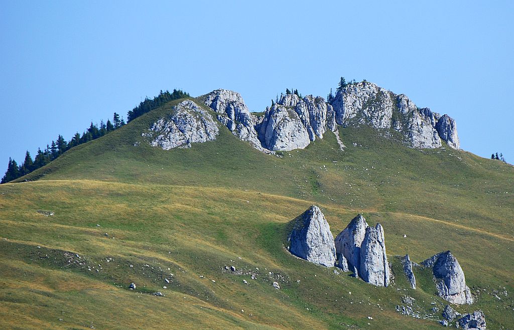 Csedö Attila: Ráró Fejedelemasszony Kövei, és a Ráró csúcs.