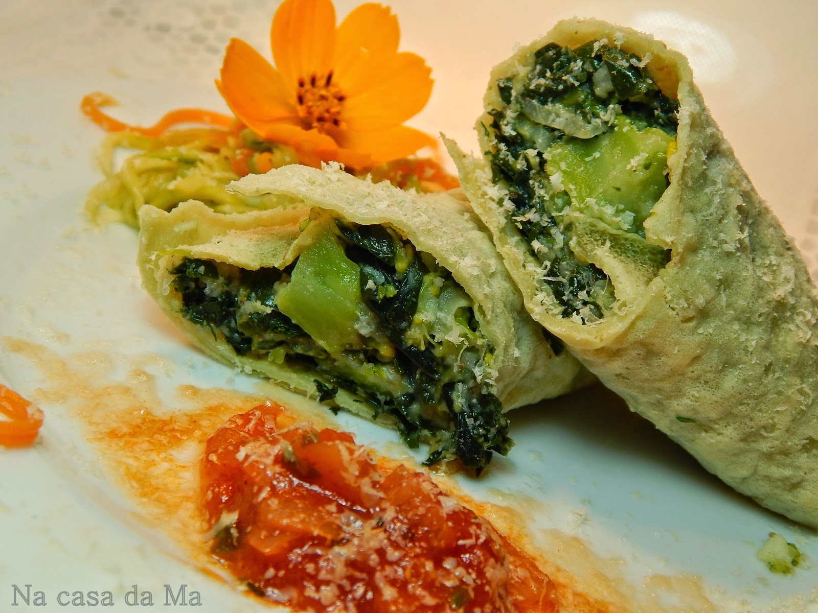 Na Casa da Ma: PANQUECA RECHEADA COM MOLHO BRANCO E BRÓCOLIS