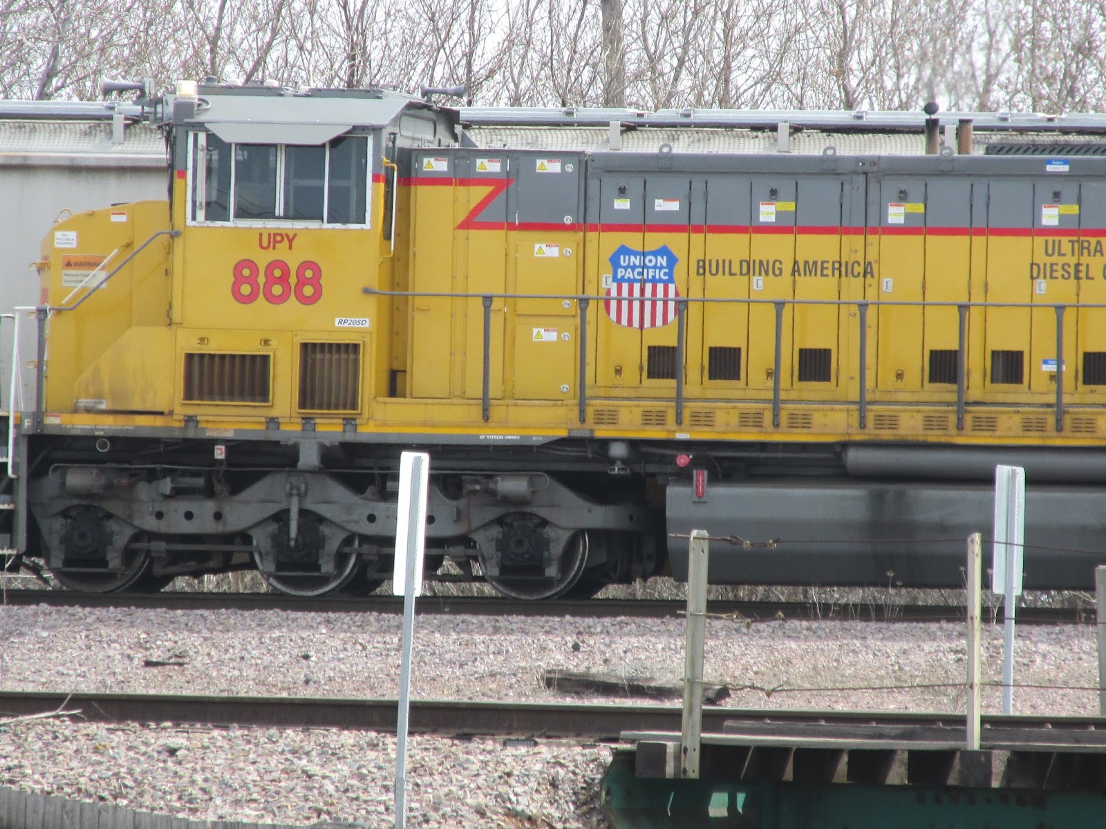 Eddie's Rail Fan Page: A Union Pacific Railroad EMD -Genset Hybrid ...