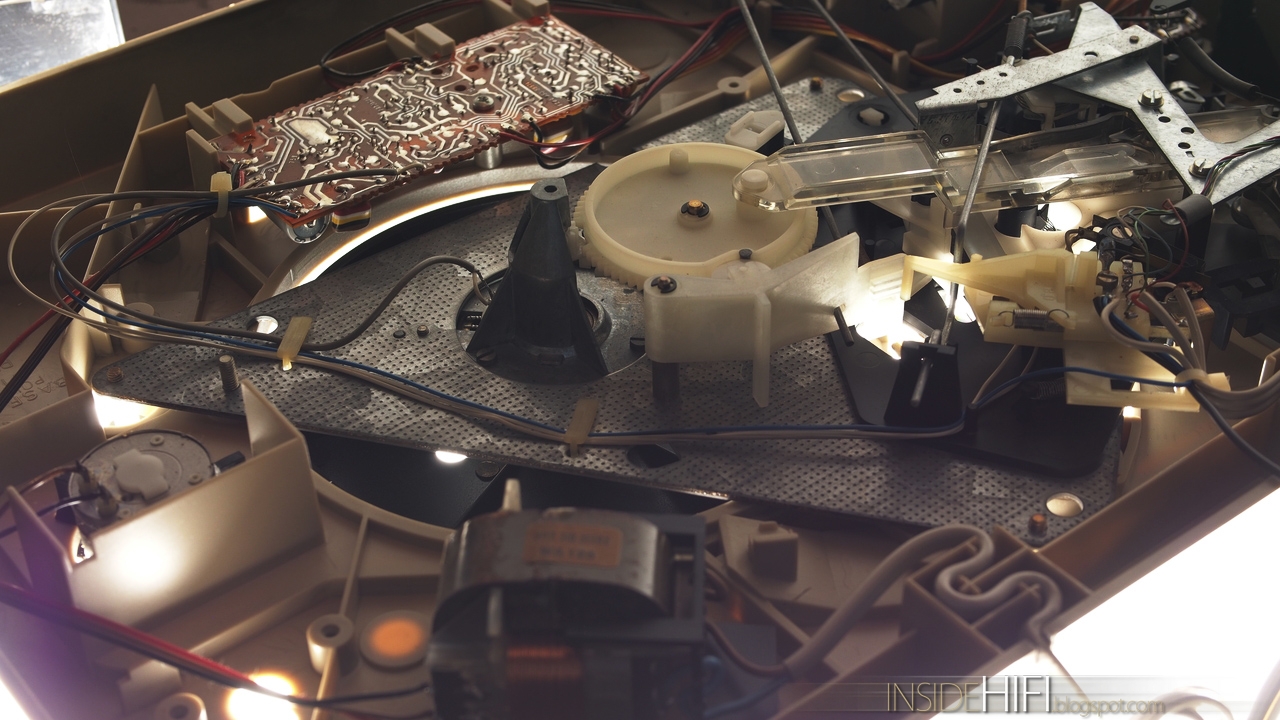 Inside Hi-Fi: Philips F 7215 (F7215/00)