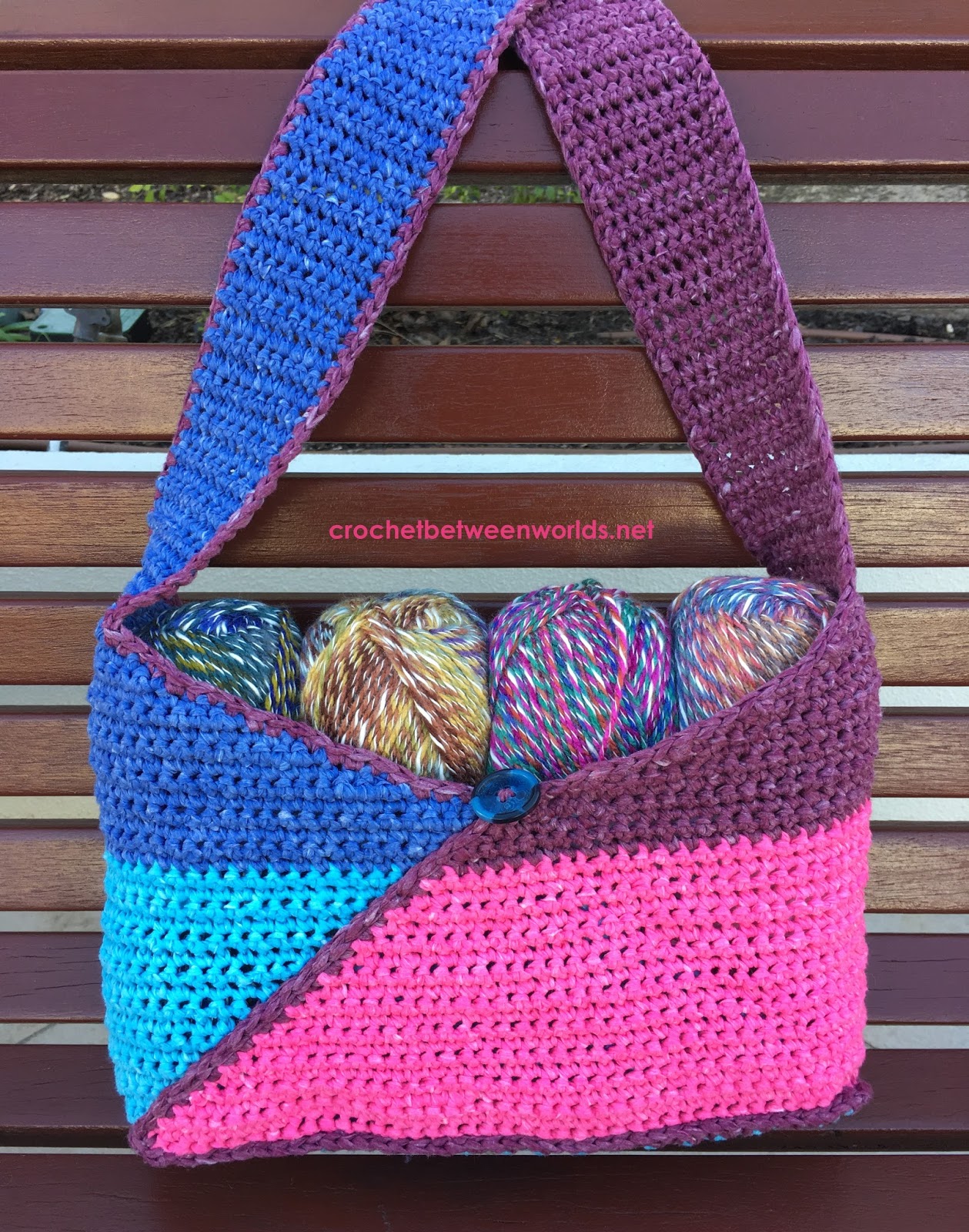 Crochet between worlds: FREE PATTERN: Origami Mystique Bag!