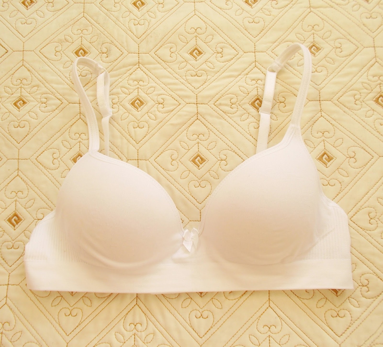 Ebony Vintage: Sutiene minunate de la Astratex.ro