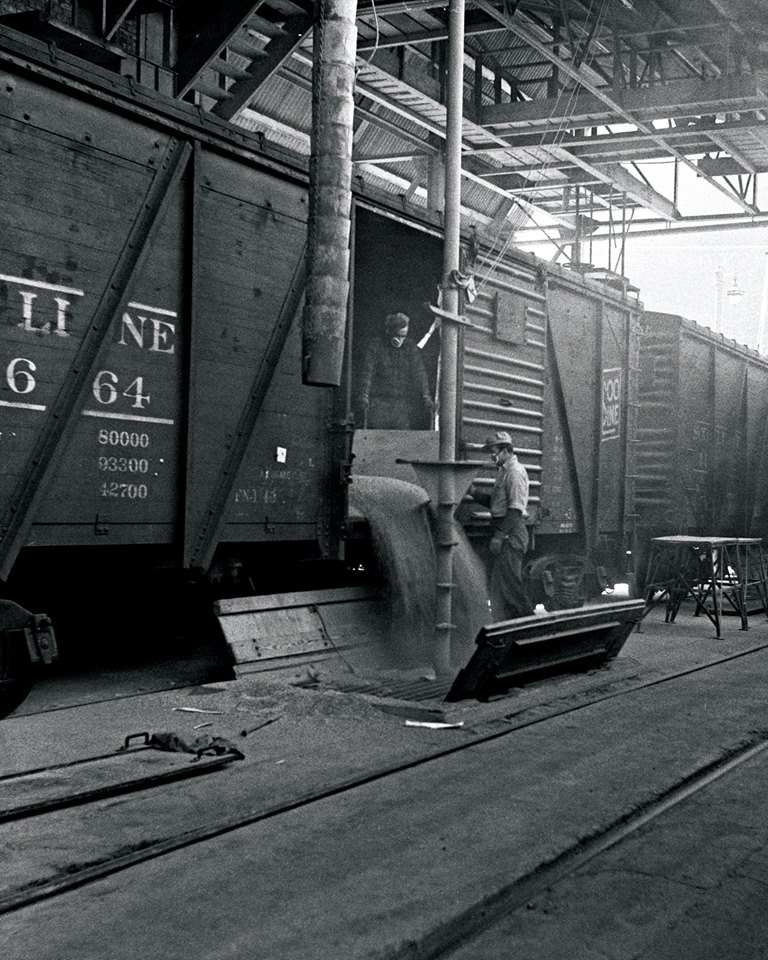 Industrial History: Carrying Grain in Boxcars