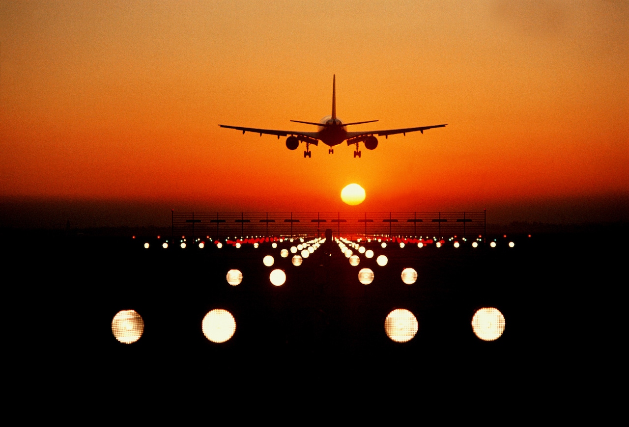 Five peculiar things you didn't know about landing a plane (TRAVEL)