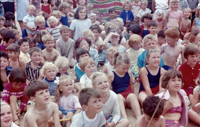 Lovely Color Pictures That Show What Children Wore in the 1960s ...