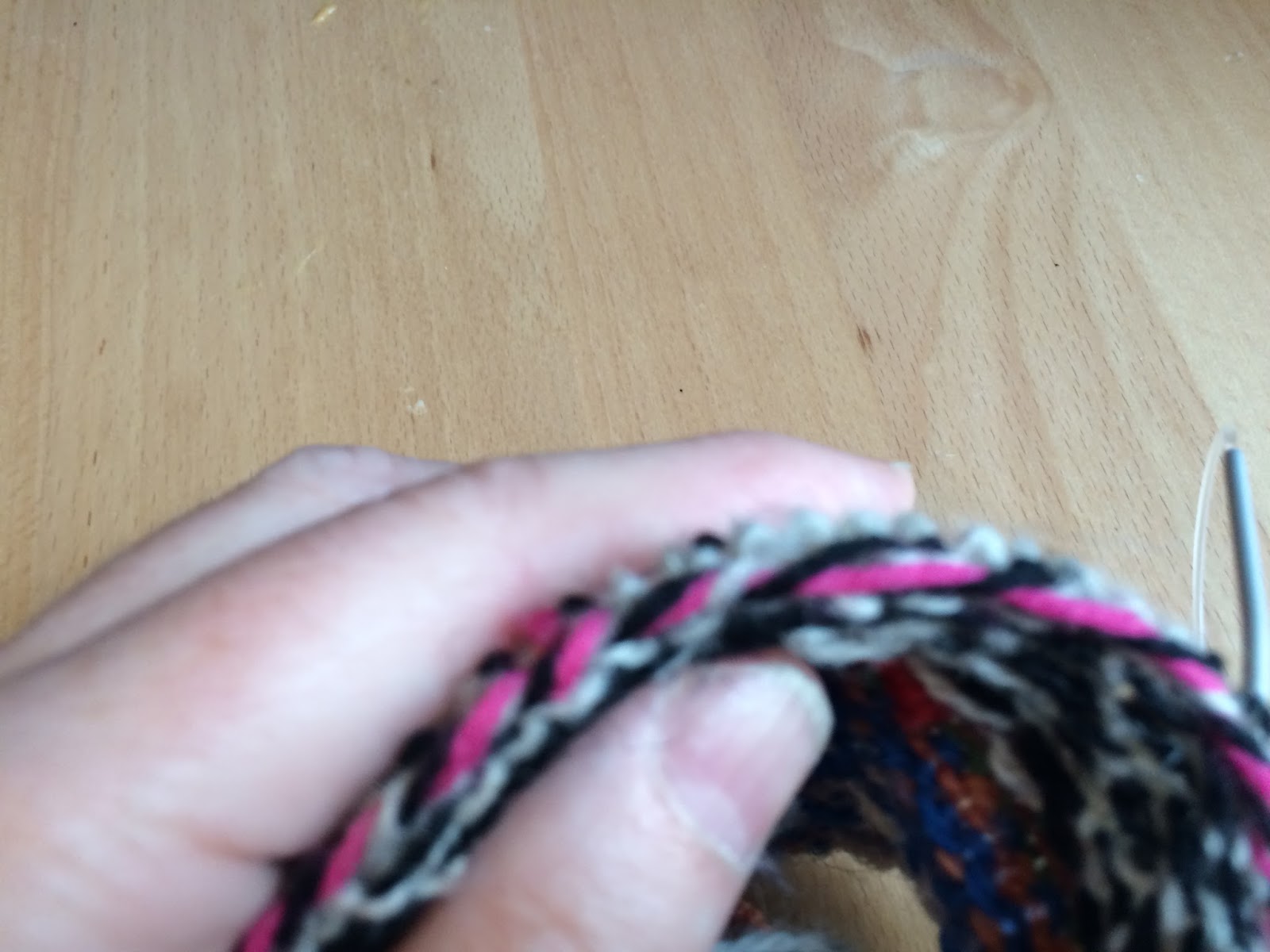 Cessi stickar: Hur jag stickar med tre färger