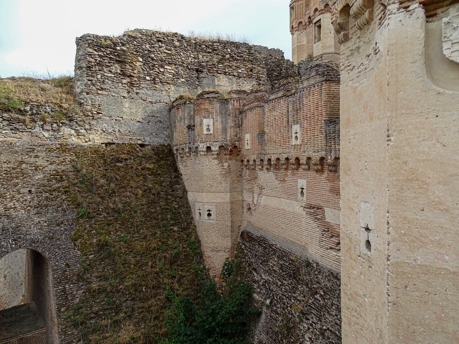 Walking Arizona: The Walls of Coca Castle, Spain