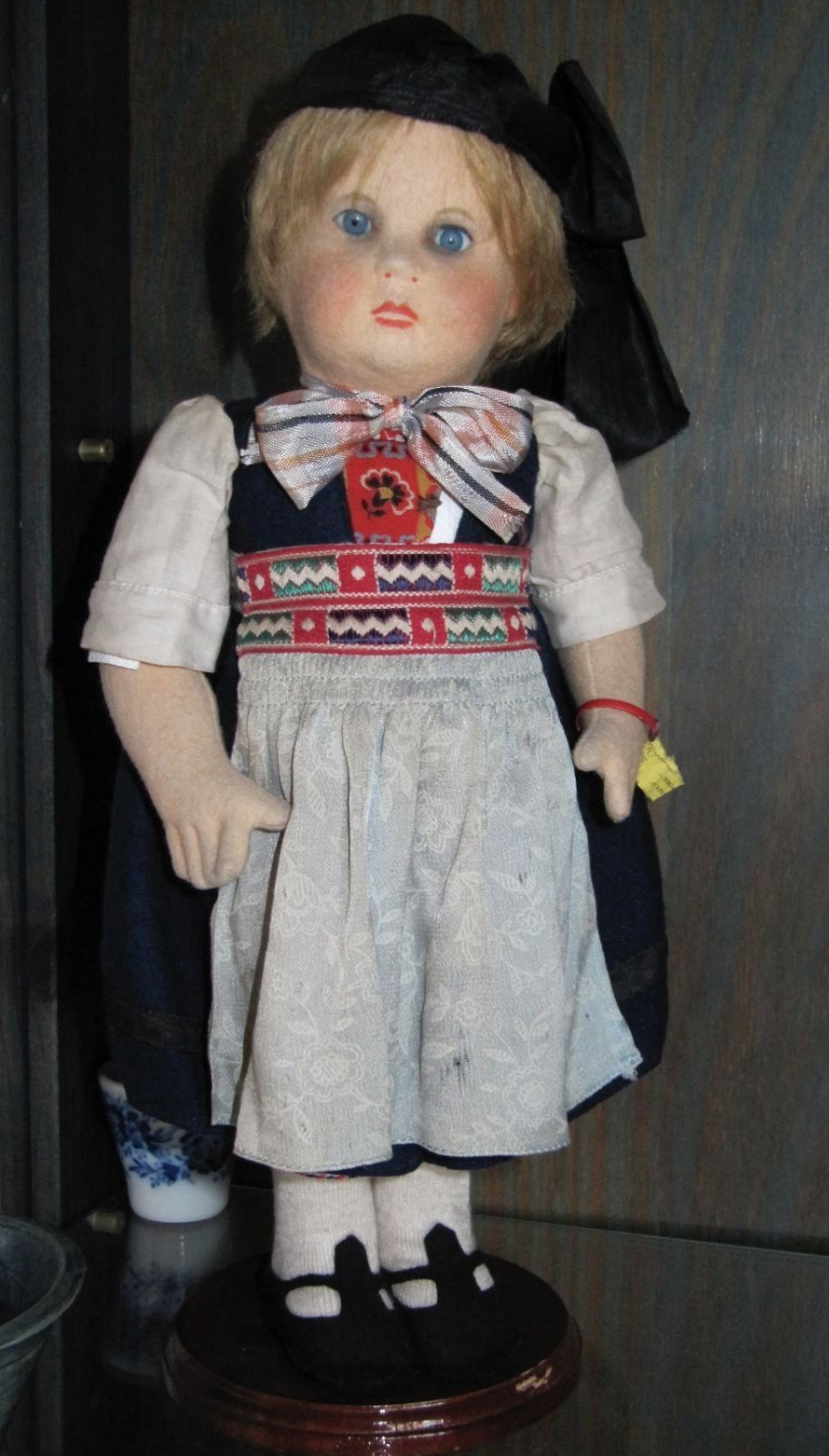 MY STEIFF LIFE: This Charming Antique Steiff Doll Is Dressed For Success