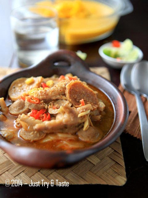 Seblak Basah Ceker Ayam dan Bakso a la JTT - SELERA KULINER