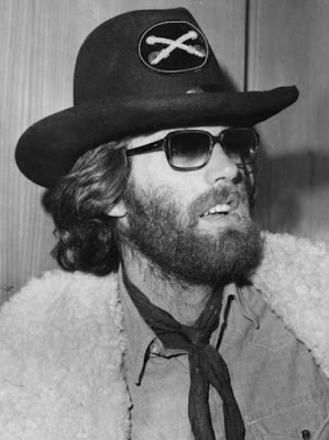 Somebody Stole My Thunder: A few pictures of Peter Fonda