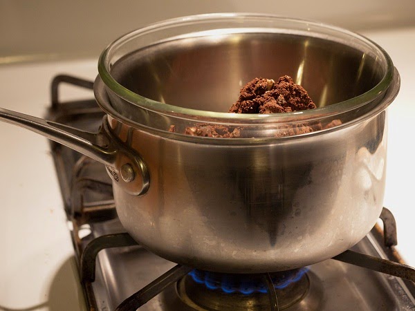 Cara Betul Cairkan Coklat Menggunakan Kaedah Double Boiler ~ Roti Susu