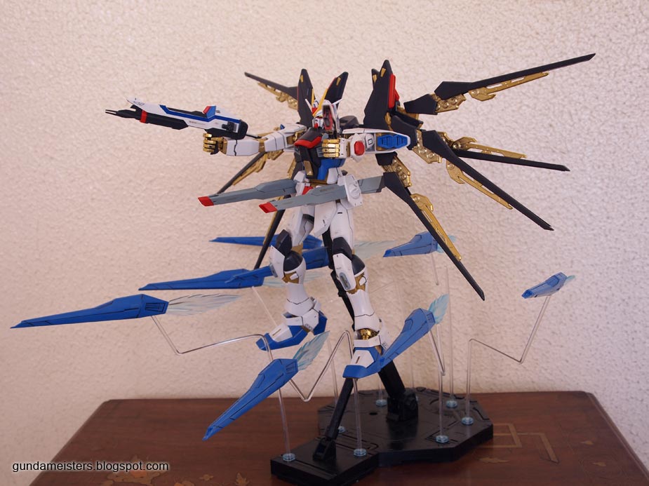 Gundam Meisters: Review: MG 1/100 Strike Freedom Gundam (Full Burst Mode)