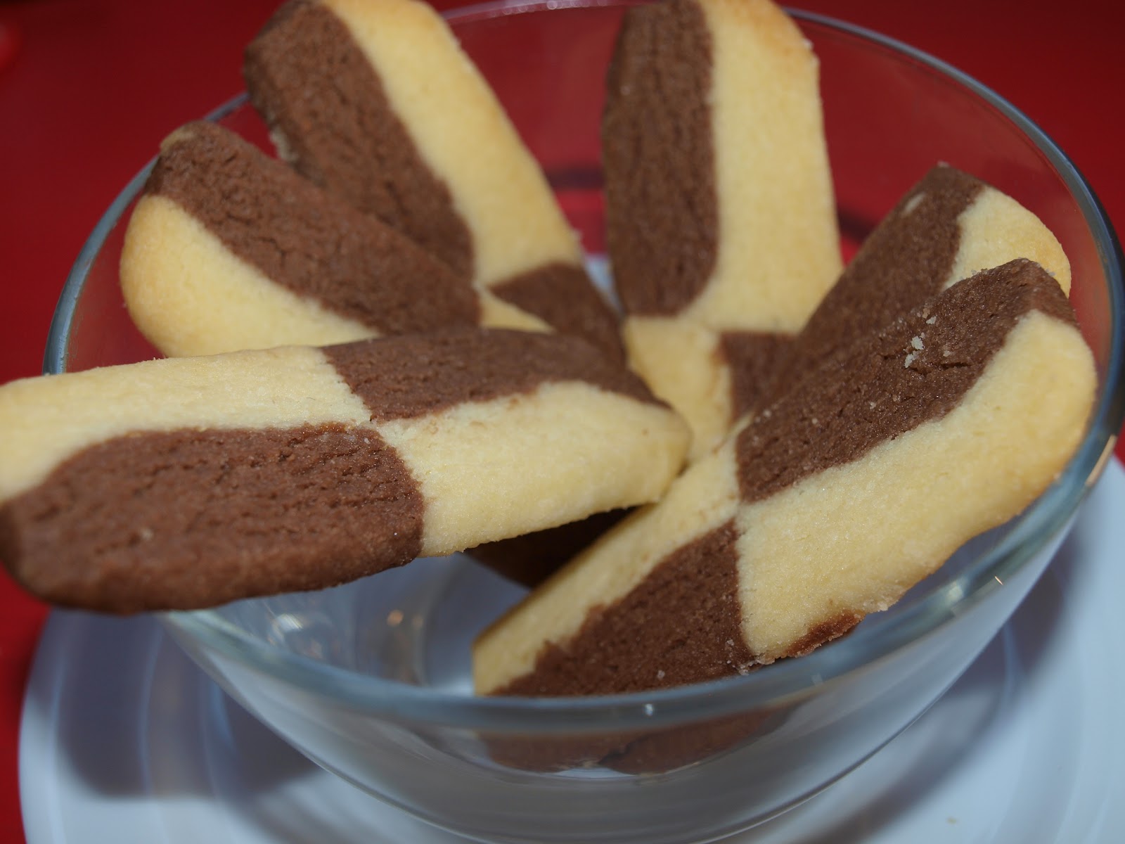 baltoje lėkštėje: Šachmatiniai vanilės-šokolado sausainiai