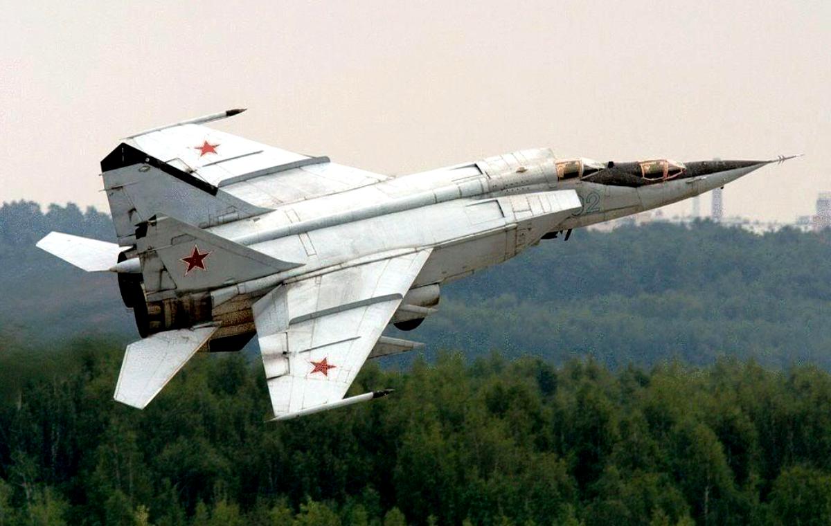 MiG-25 Foxbat (Wallpaper 1) aircraft photo gallery | AirSkyBuster
