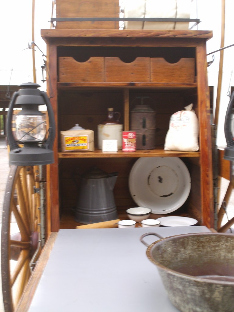 Cowboys and Chuckwagon Cooking : Cast iron Cooking from the Chuckwagon ...