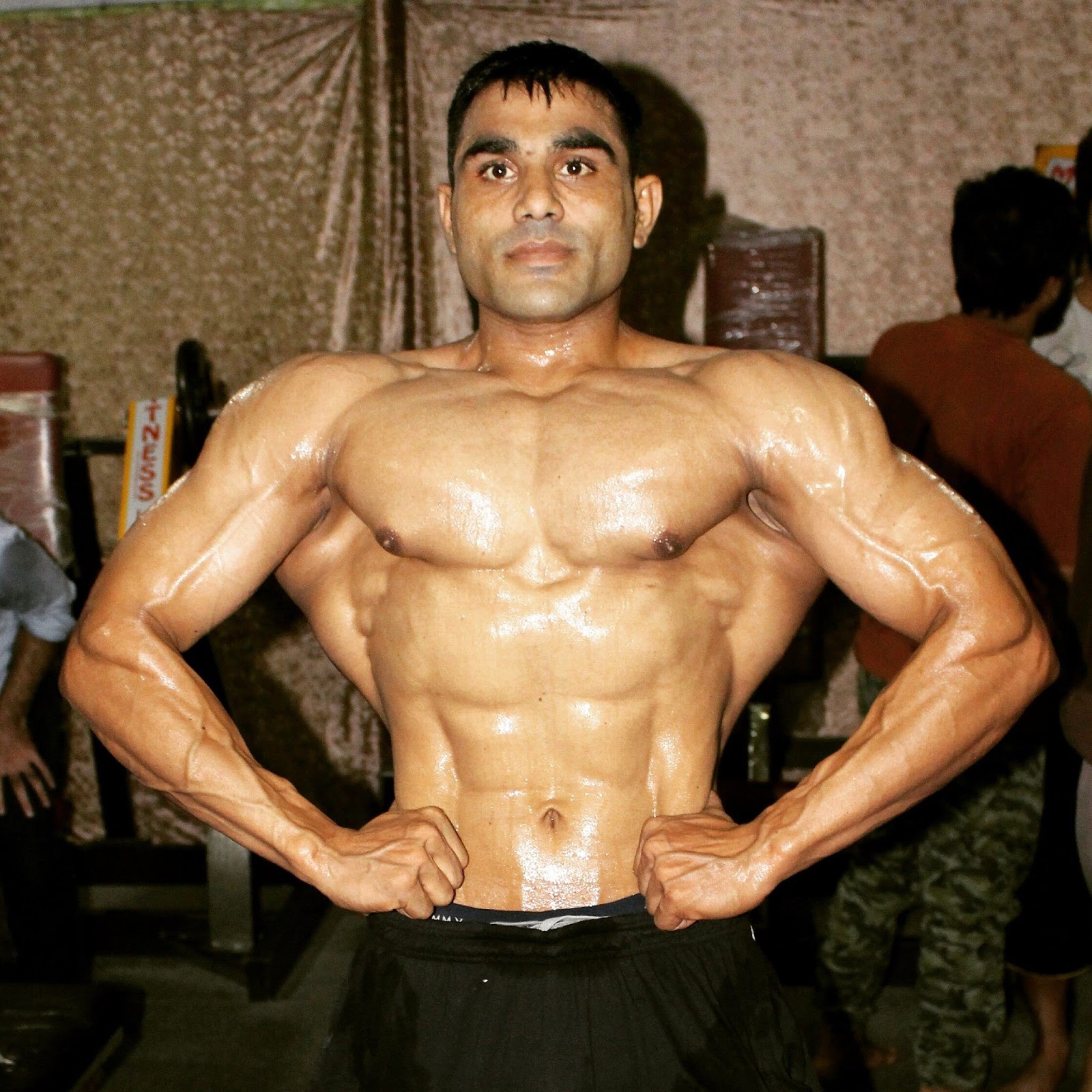 world bodybuilders pictures: mardan bodybuilder muhammad naseer