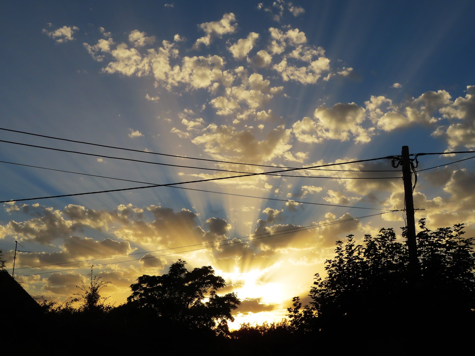 Spud's Daily Photo: Sunray Sky