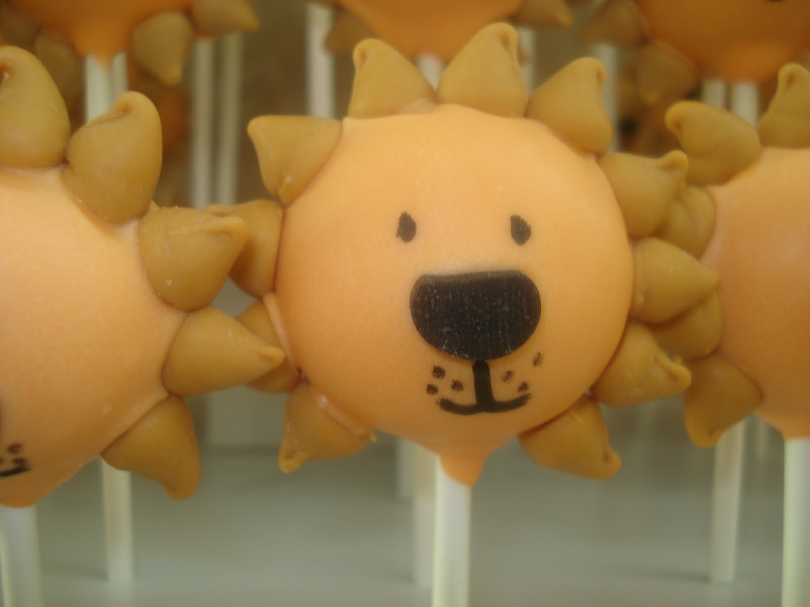 JessiCakes Project: Lion's Head Cake Pops