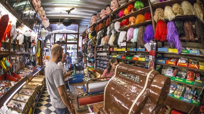 MIL Y UNA HISTORIAS : El Ingenio - Barcelona