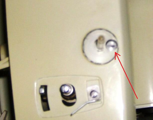 Vintage Sewing Machines: Singer FashionMate 252