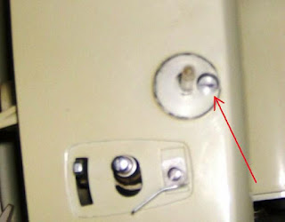 Vintage Sewing Machines: Singer FashionMate 252