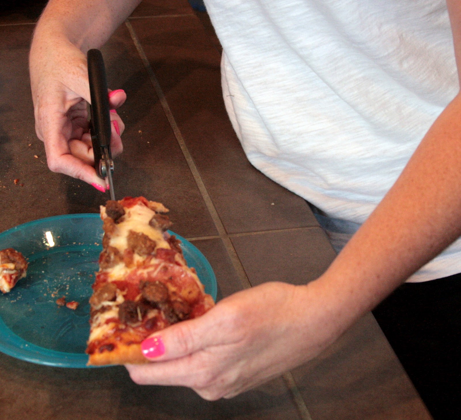 The Navy Stripe: Quick Tips - Easy Pizza Cutting for Kids