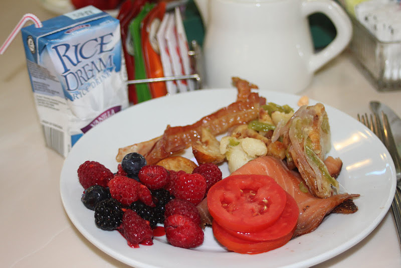 Laura Schmitt NE: Magic Kingdom Gluten Free and Dairy Free Dining Reviews