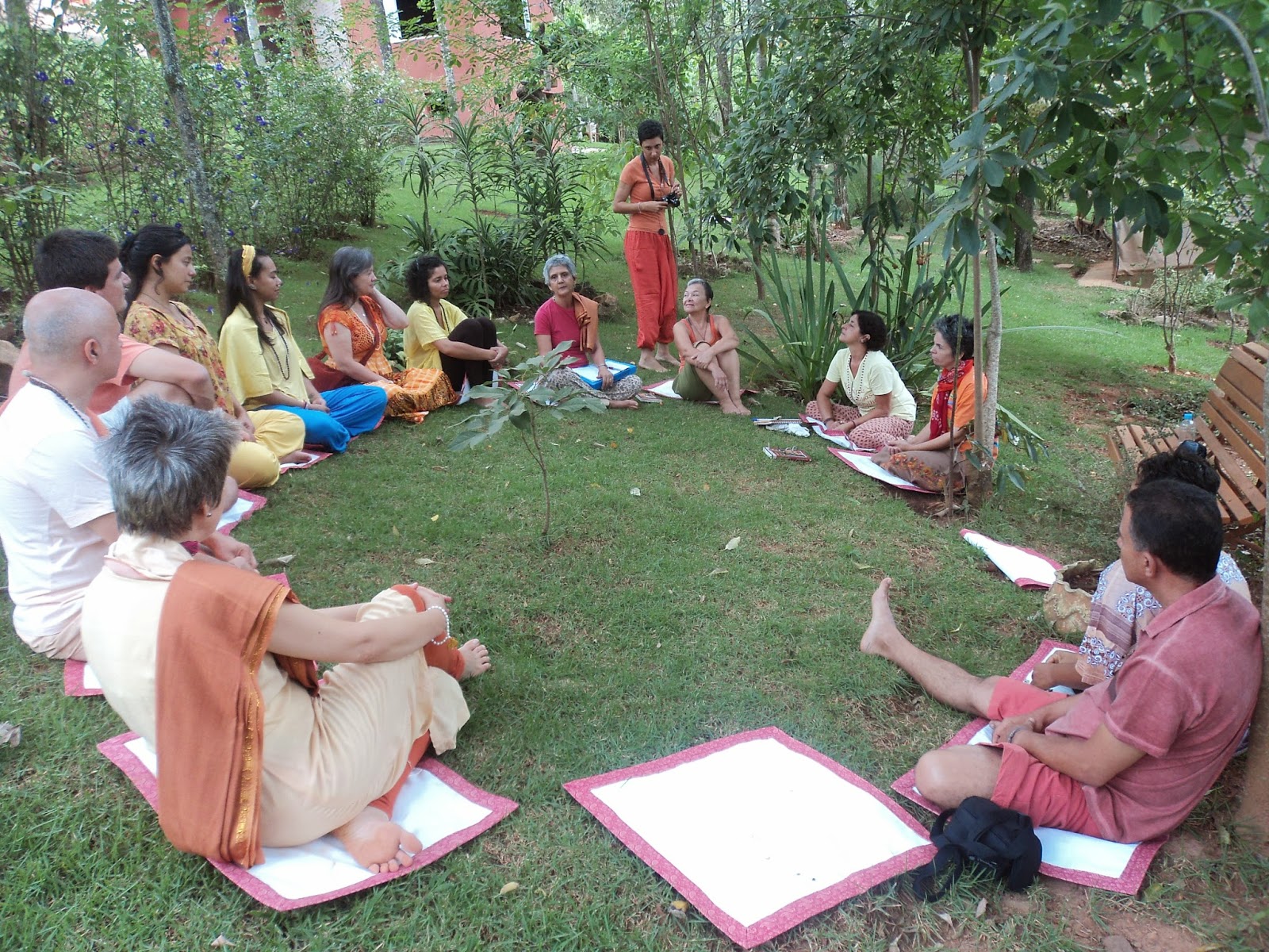 Sattva - Núcleo de Yoga: O QUE É SATSANGA