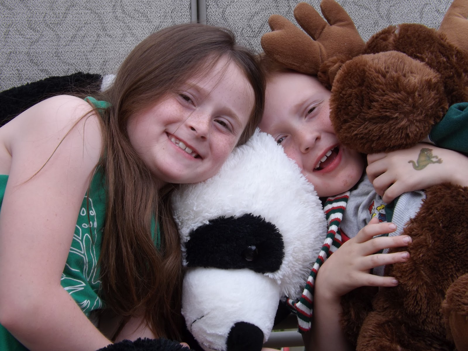 The Middle Aged Woman Who Lived in a Shoe: Riley and Rowan..."The Twins"