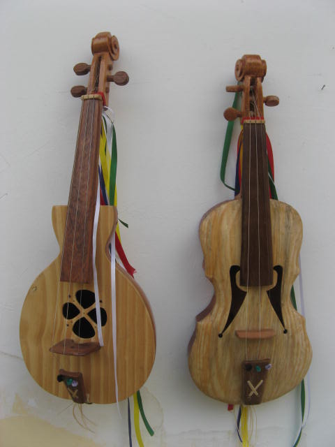 Barro e Cordas: rabeca tradicional madeira