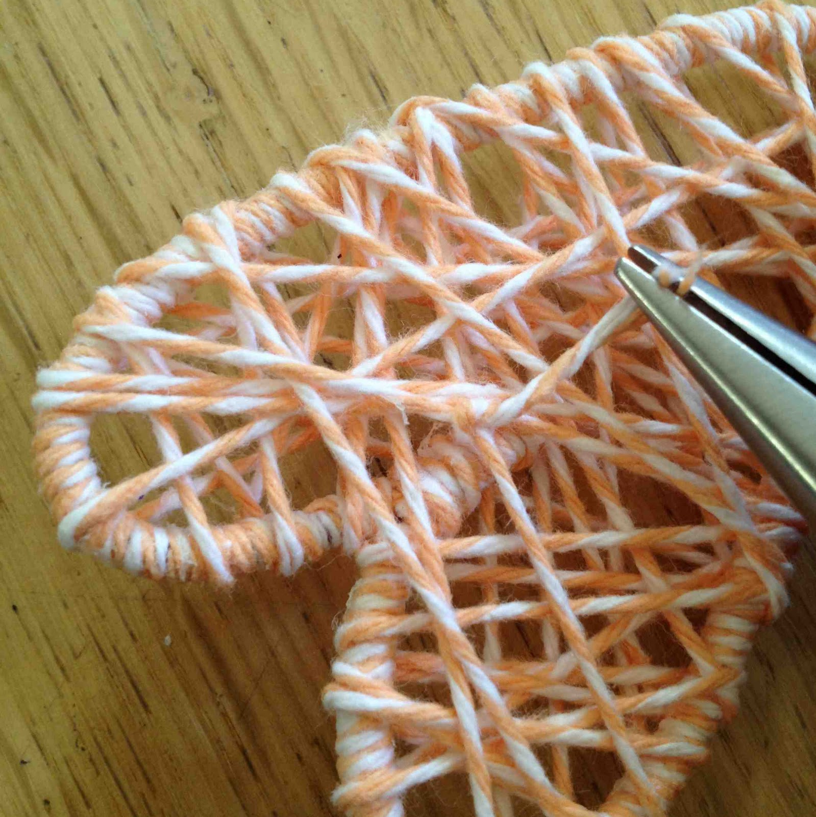 Hum: DIY ~ Bakers Twine Heart Garland