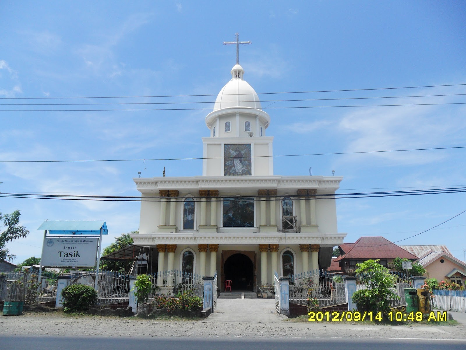 EDDIE DANDEL: Kota Bitung - Icon Kota Bhineka Tunggal Ika di Indonesia.