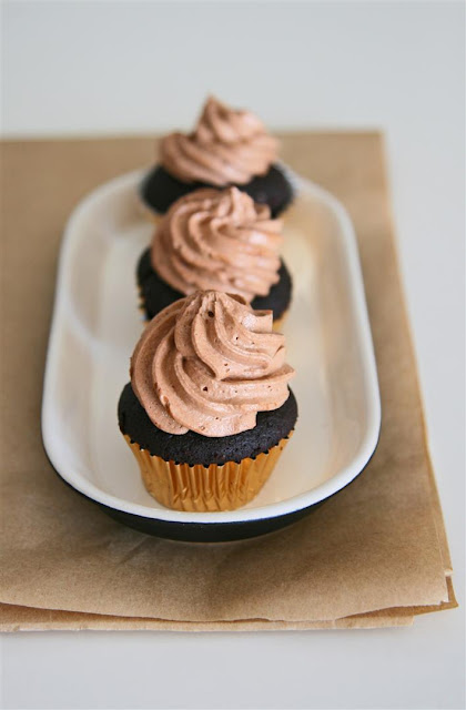 Ferrero Rocher Inspired Mini Cupcakes | Cakelets & Doilies