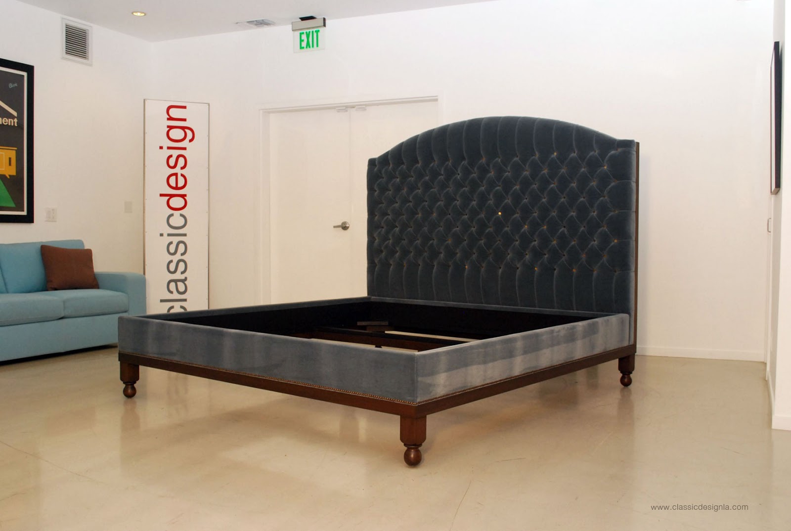 classic design: Velvet Diamond Tufted Bed