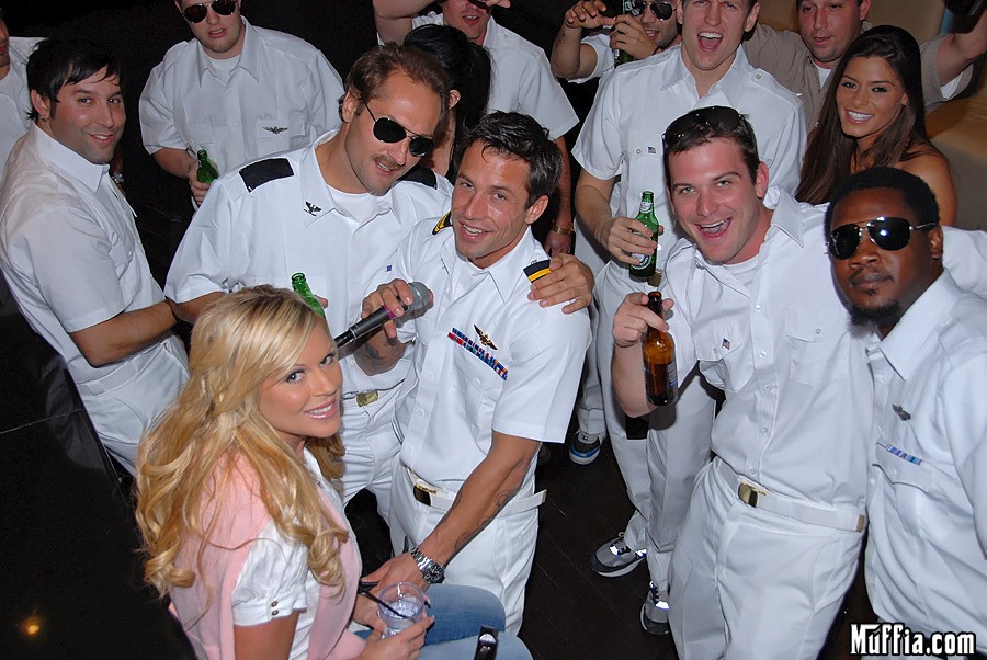 Ahryan Astyn banged in a toilet with a pilot. | Beautiful Girl