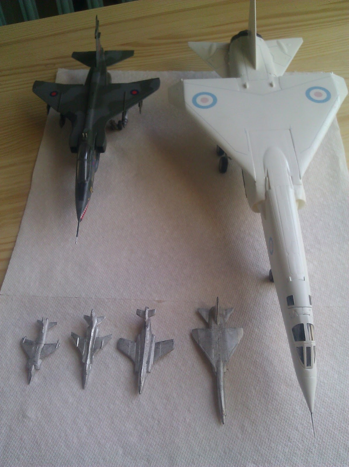 From the West, a Challenger: Navwar / Heroics & Ros 1/300 scale ...